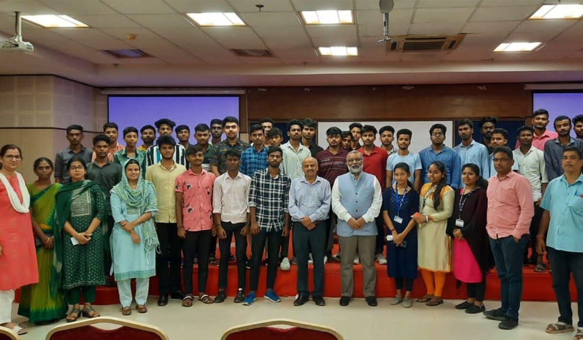 Mr. Sunil Srivastava MD BARSYL has given a special lecture at Dr B R ...